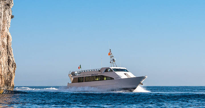 Boat Tours of Capri, Italy. Visit the Blue Grotto and tour the island